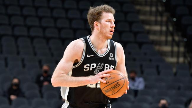 NBA | Video: Jakob Poeltl drops season-high 19 points
