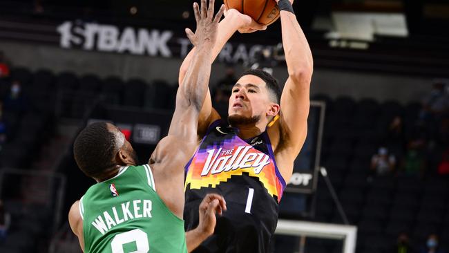 NBA | Video: Devin Booker drills clutch jumper for Suns
