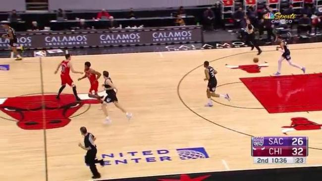 NBA | Video: Tyrese Haliburton drives for the dunk