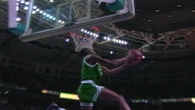 NBA | Video: Dee Brown puts on a show in 1991 Dunk Contest