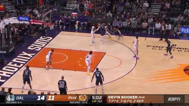 NBA | Video: Devin Booker gets the layup and the foul