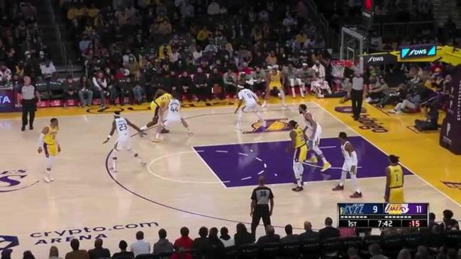 NBA | Video: LeBron James with step-back jumper