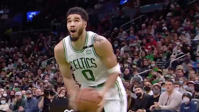 NBA | Video: A bigtime dunk by Jayson Tatum!