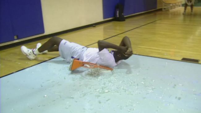 NBA | Video: Shaquille O'Neal Breaks Backboard
