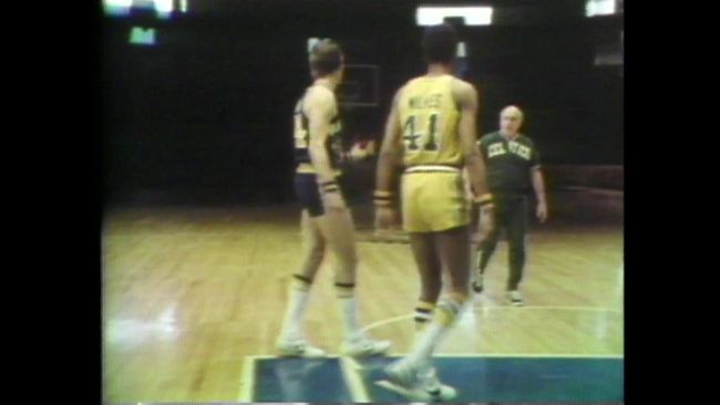 NBA | Video: Rick Barry demonstrates his unique free throw style