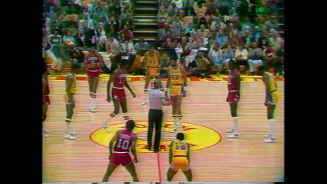 NBA | Video: 1980 NBA Finals Game 5- Kareem is hurt